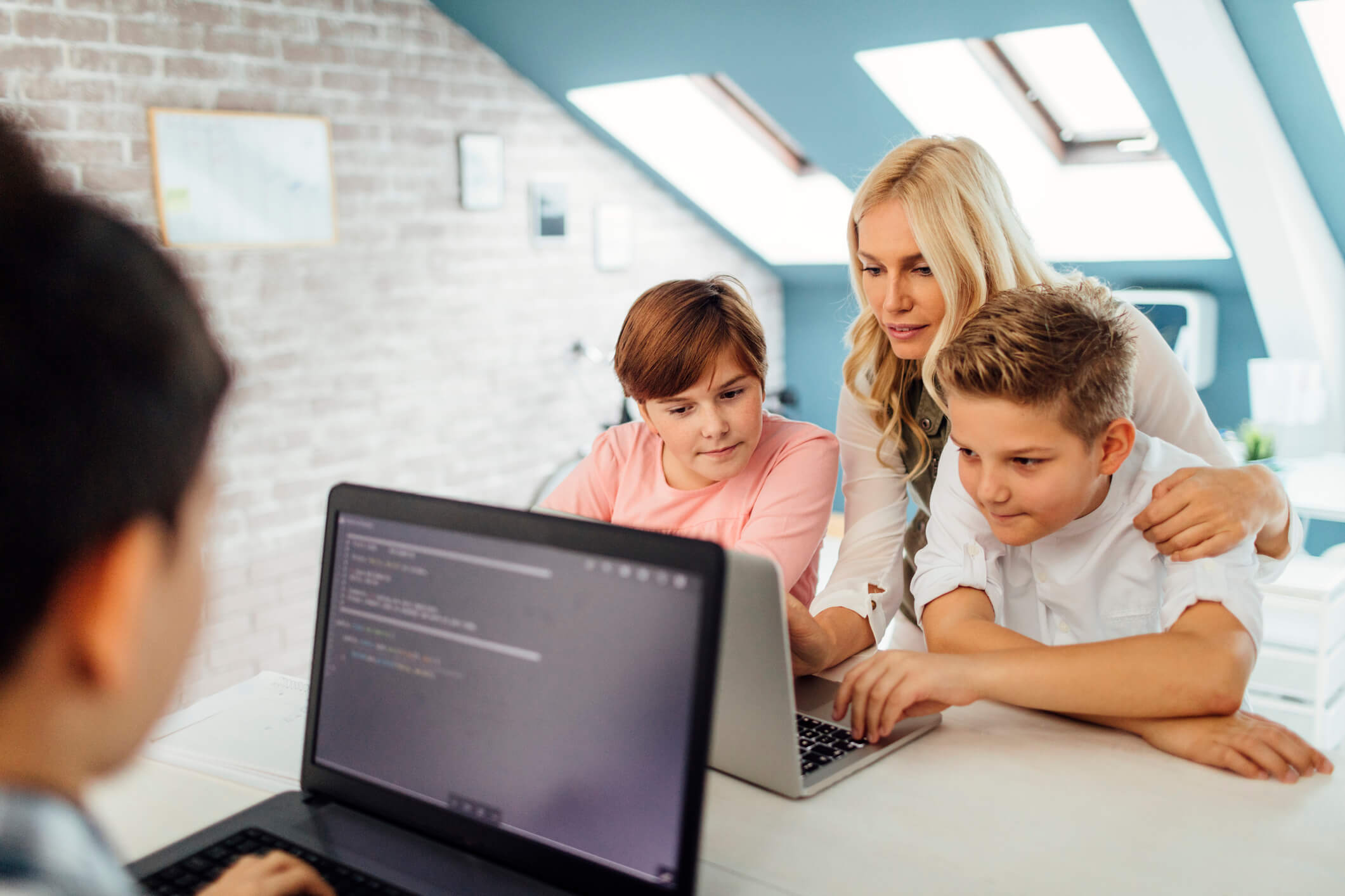 Best Ways to Teach Kids Computer Coding in 2025 - CodaKid